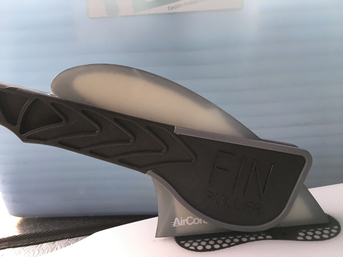 FINPULLER (フィンプラー)徹底レビュー FCS2フィンをサーフボードから簡単に着脱する事が出来るのか？使い方も紹介していきます ...